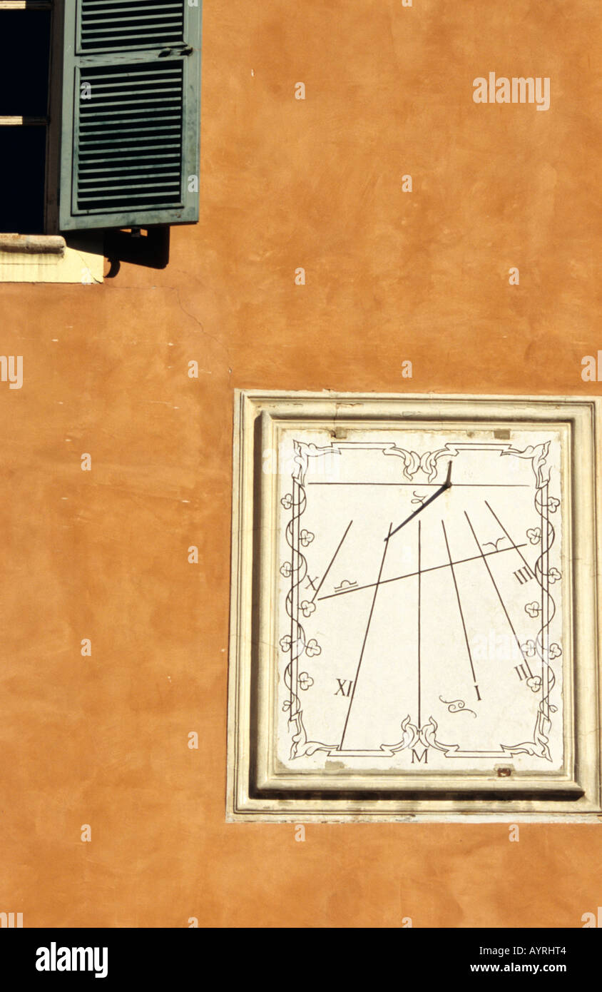 Vertical sundial on building wall hi-res stock photography and images ...