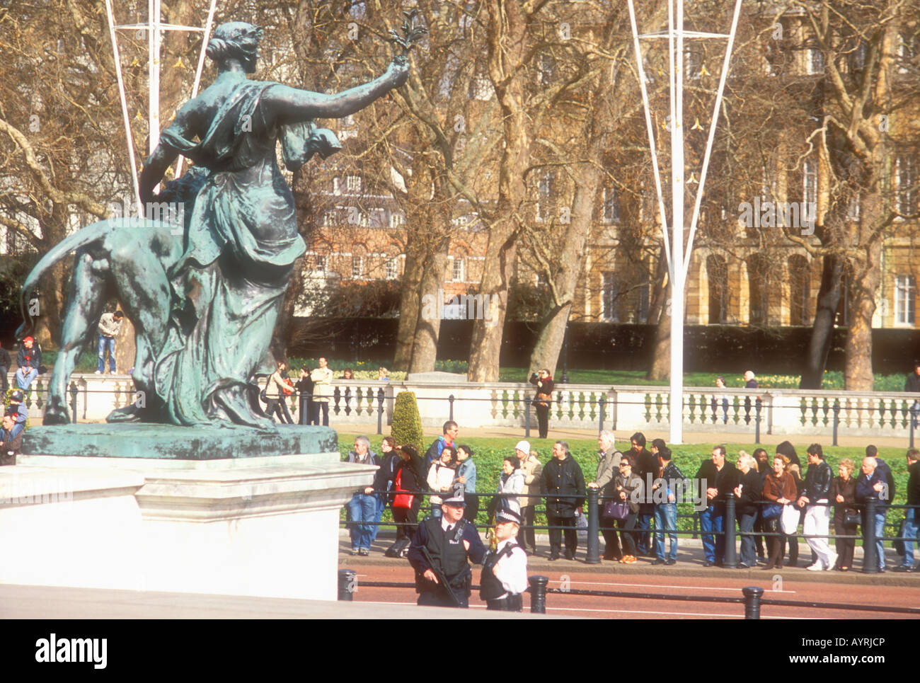 Police Guarding Buckingham Palace High Resolution Stock Photography and ...