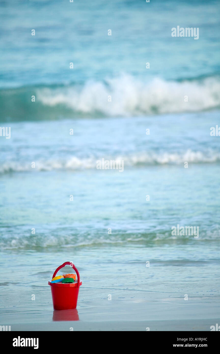 Red bucket full of sand hi-res stock photography and images - Alamy