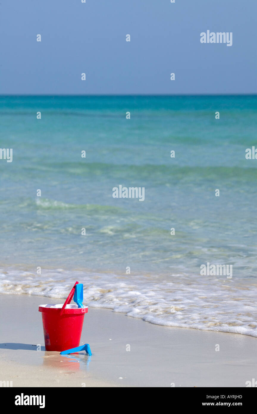 Red bucket full of sand hi-res stock photography and images - Alamy