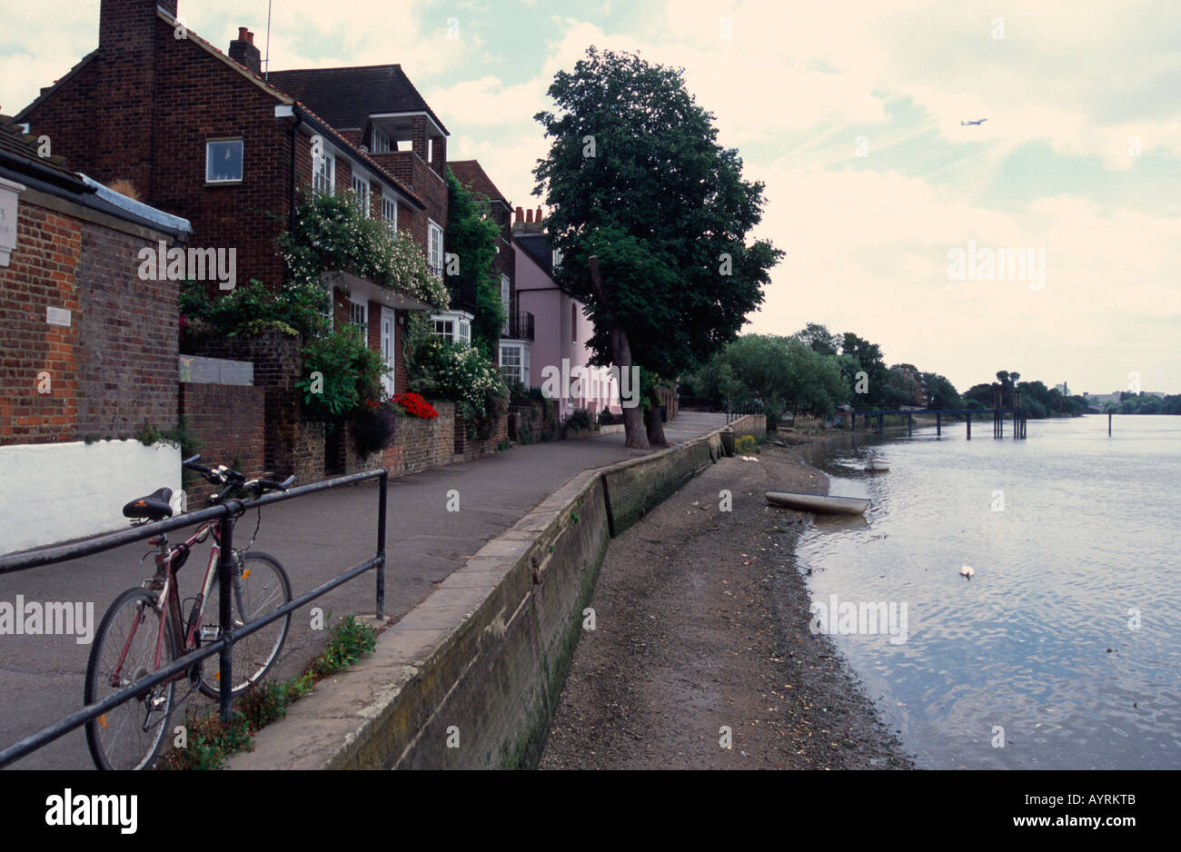 Strand on the Green, Chiswick, London, W4 UK Stock Photo - Alamy
