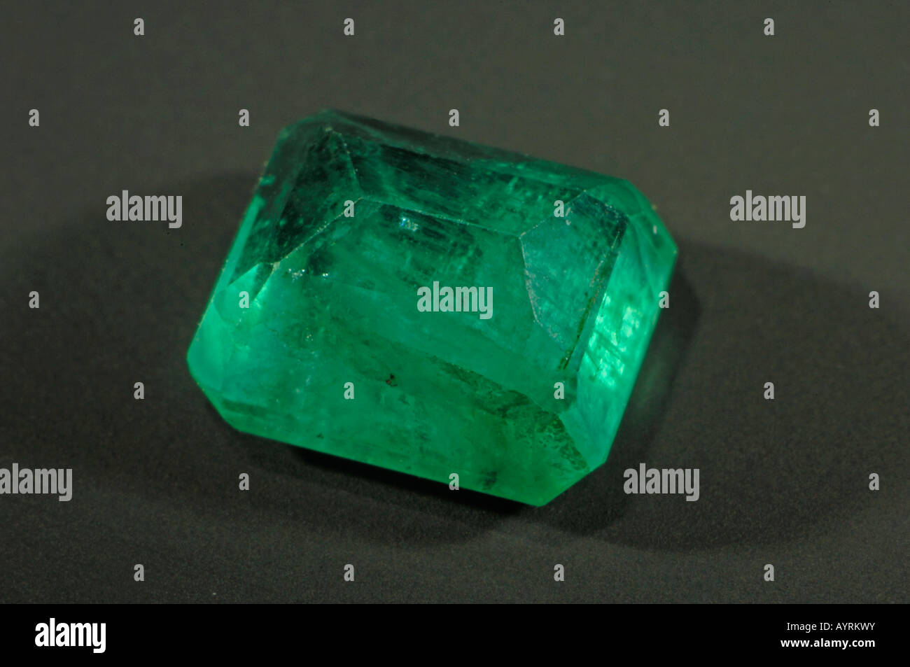 Emerald cut mineral hi-res stock photography and images - Alamy