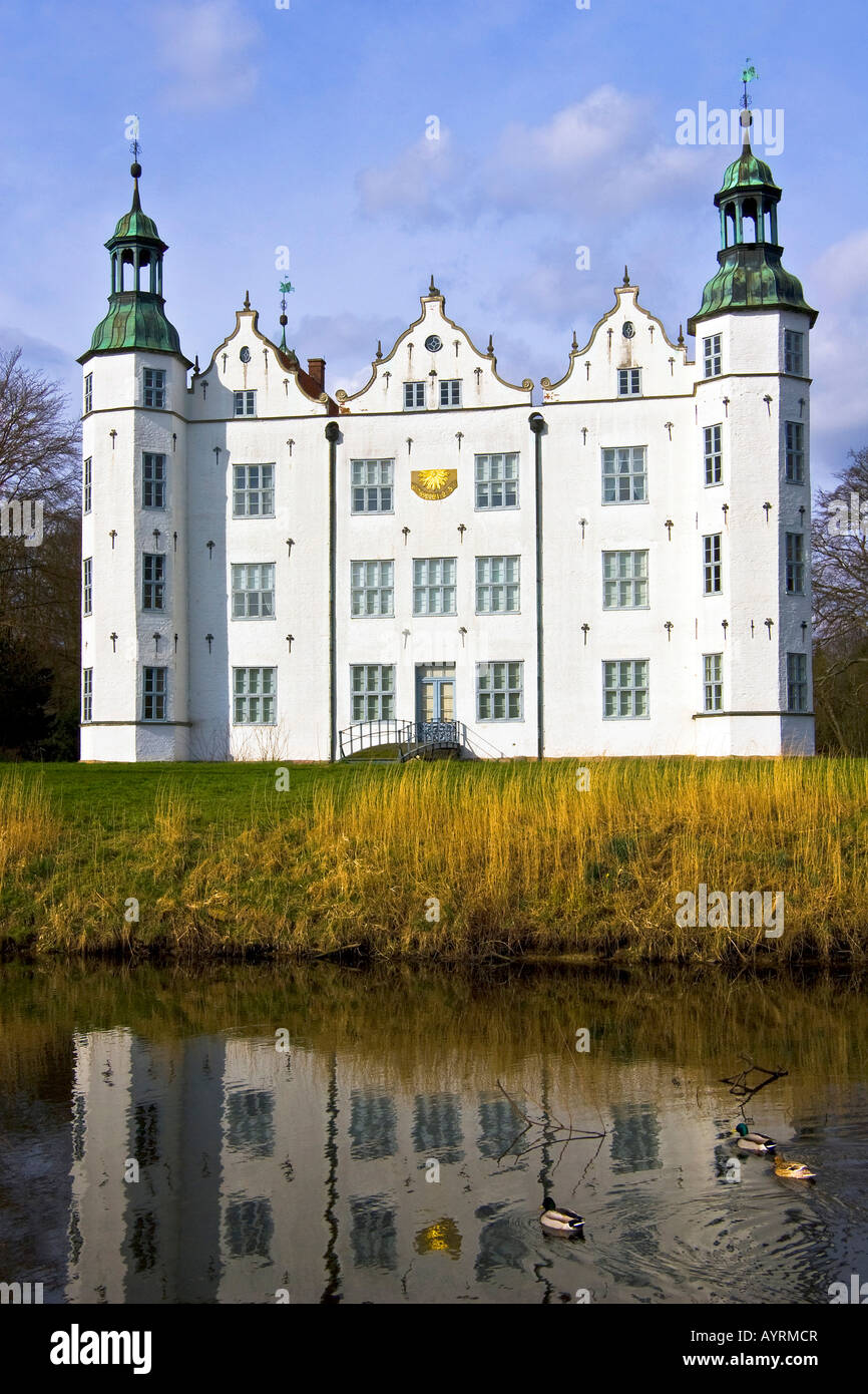Moat surrounding Ahrensburg Castle, Ahrensburg, Schleswig-Holstein ...