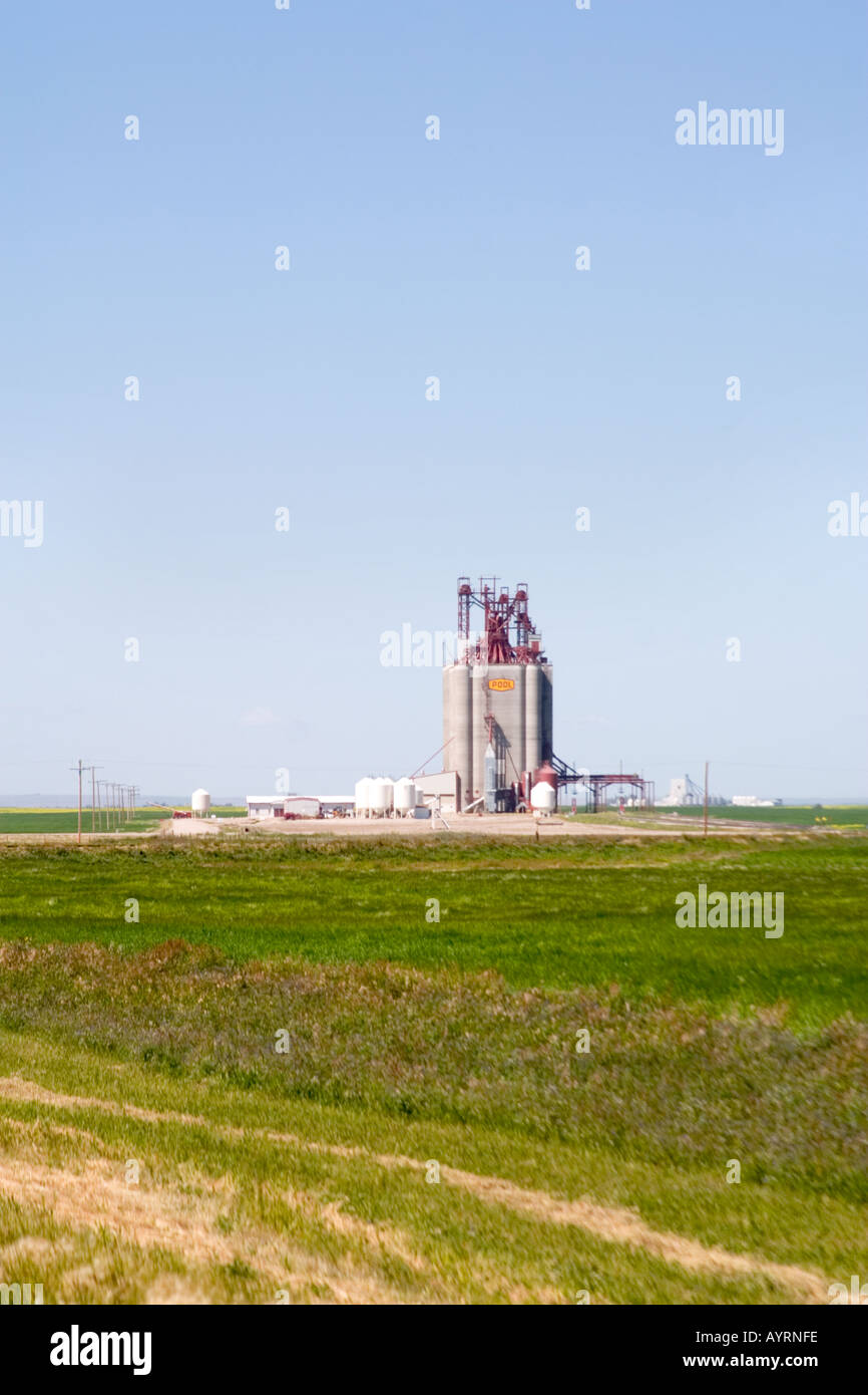 Saskatchewan pool grain elevator hi-res stock photography and images ...