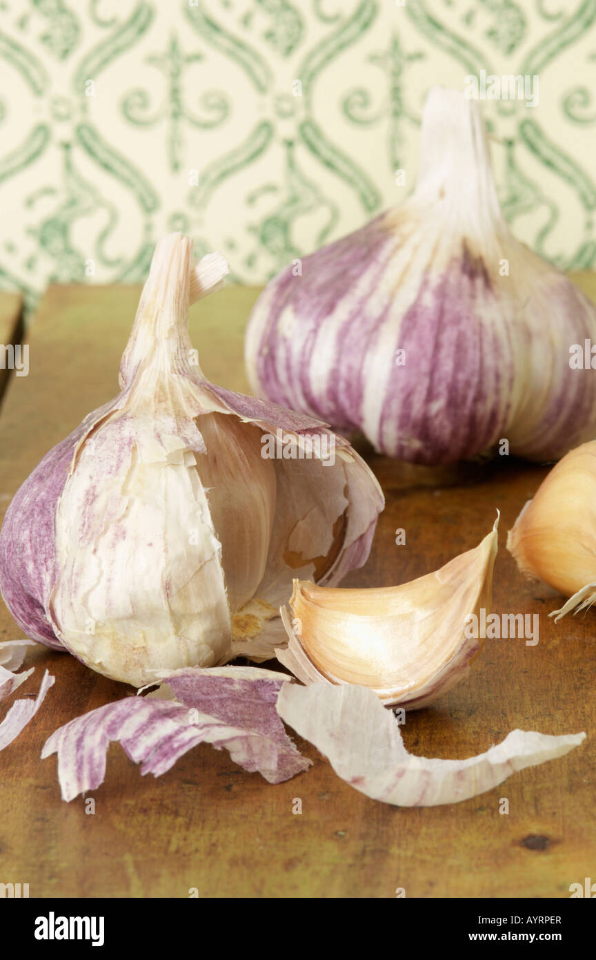 Heads of purple garlic Stock Photo - Alamy