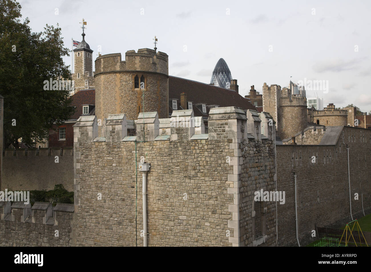 Walls and ramparts tower of london hi-res stock photography and images ...