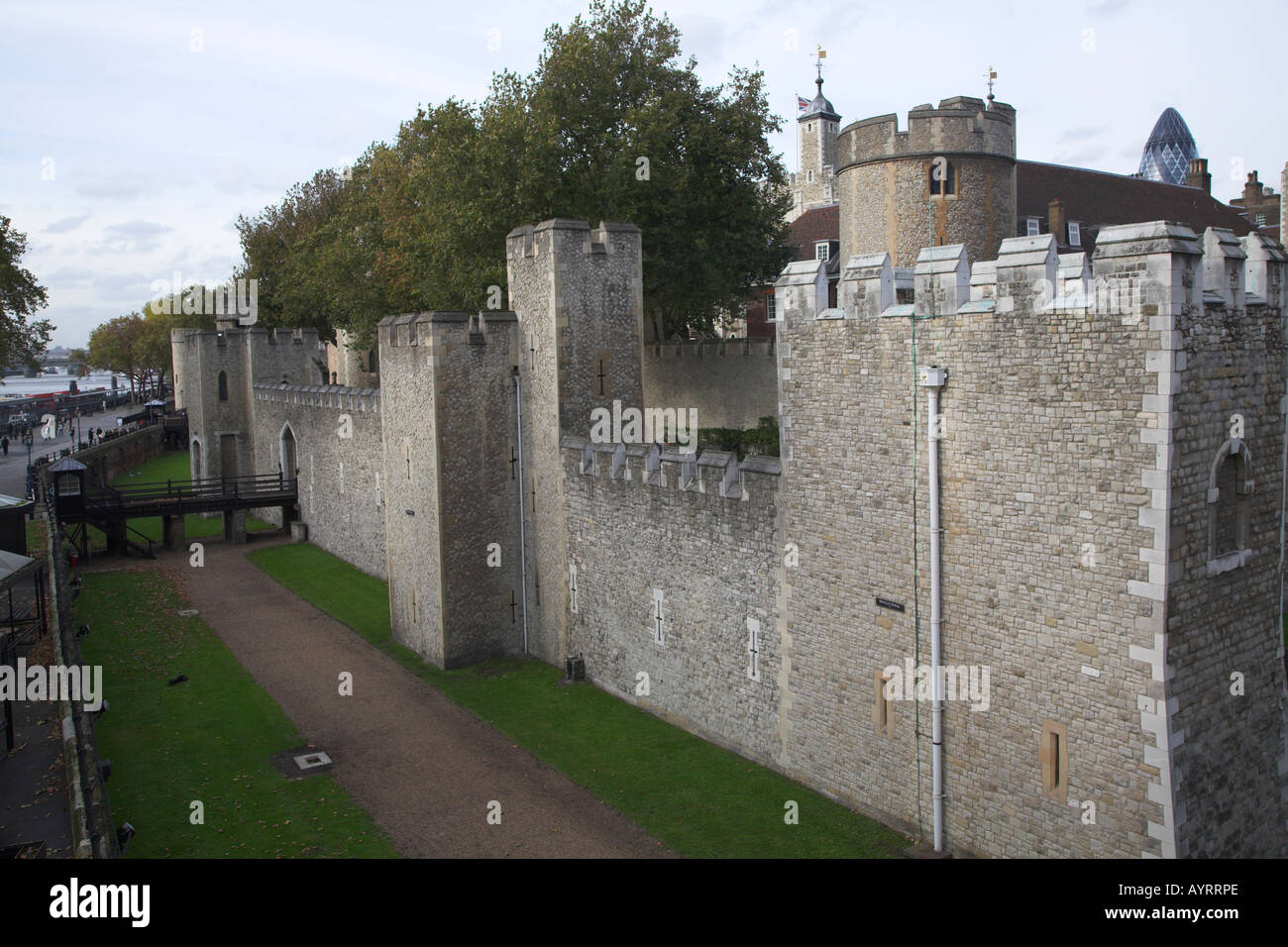 Walls and ramparts Tower of London, London, England Stock Photo - Alamy