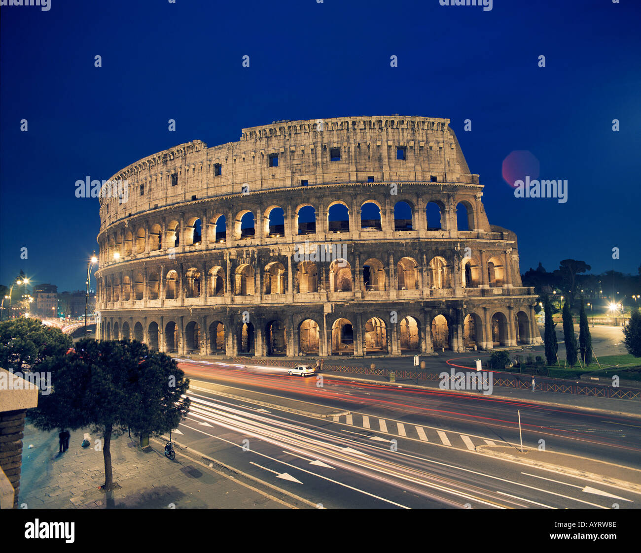 Kolosseum in Rom bei Nacht Stock Photo - Alamy