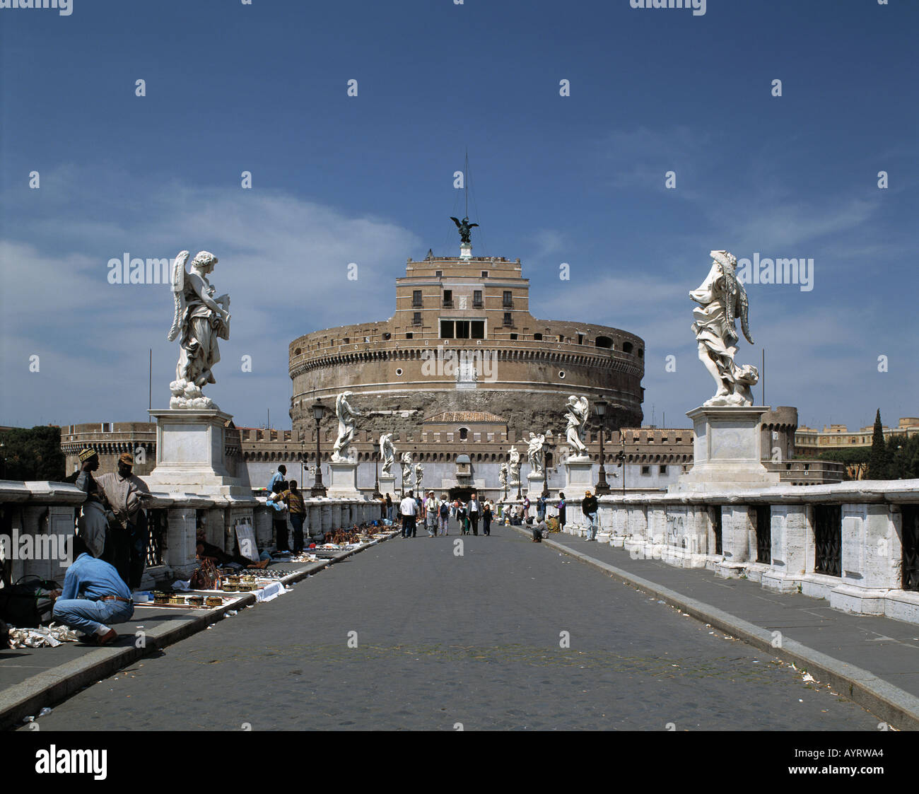 Engelsburg mit Engelsbruecke und Barockstatuen in Rom Stock Photo - Alamy