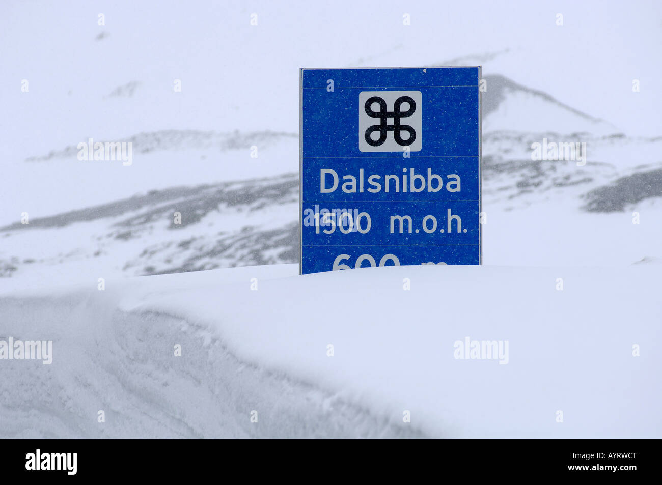 Road sign in deep snow and wind gusts marking Mt. Dalsnibba, tourist ...