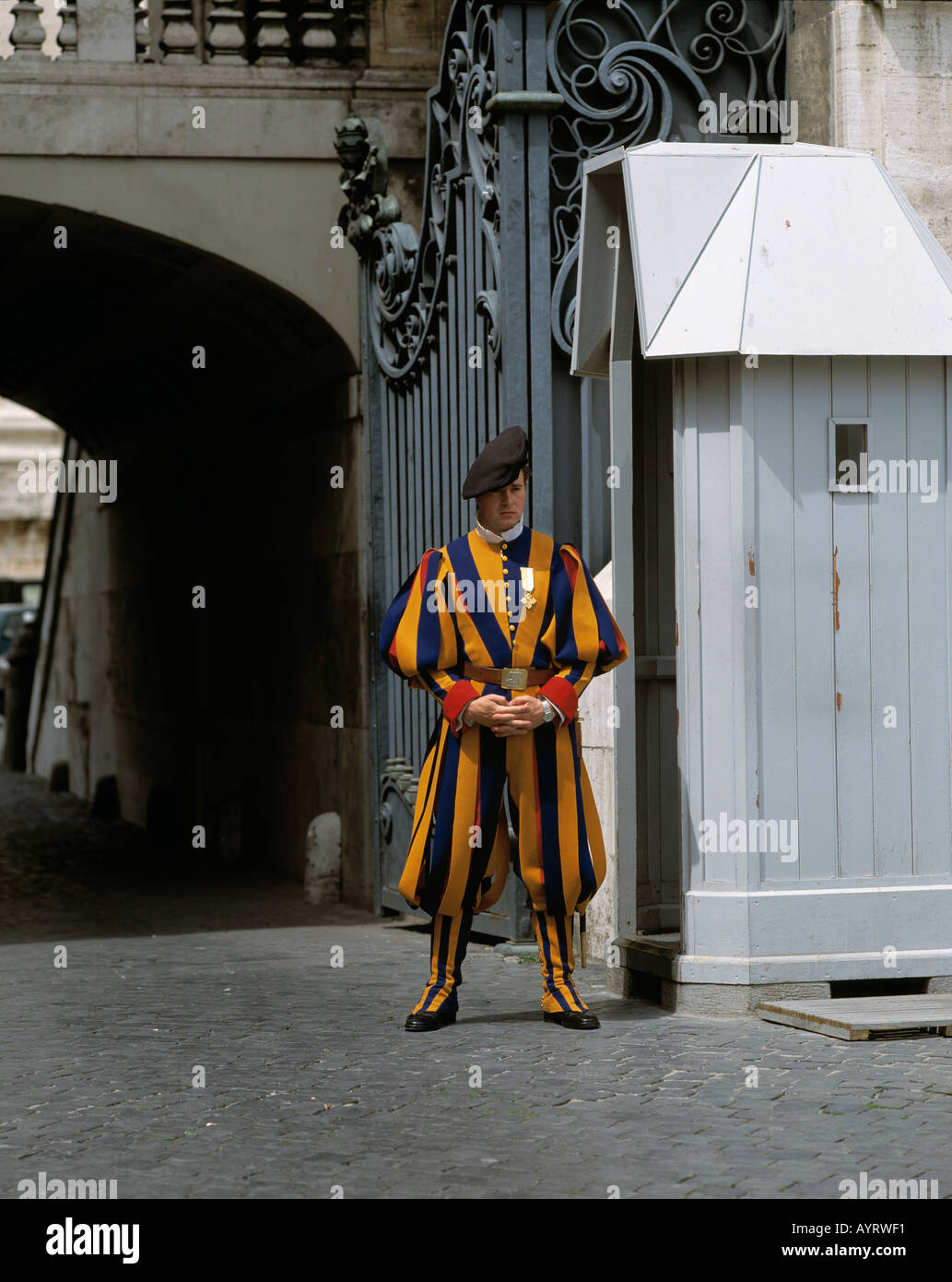 Gates of vatican city vatican city italy vatican guard hi-res stock ...