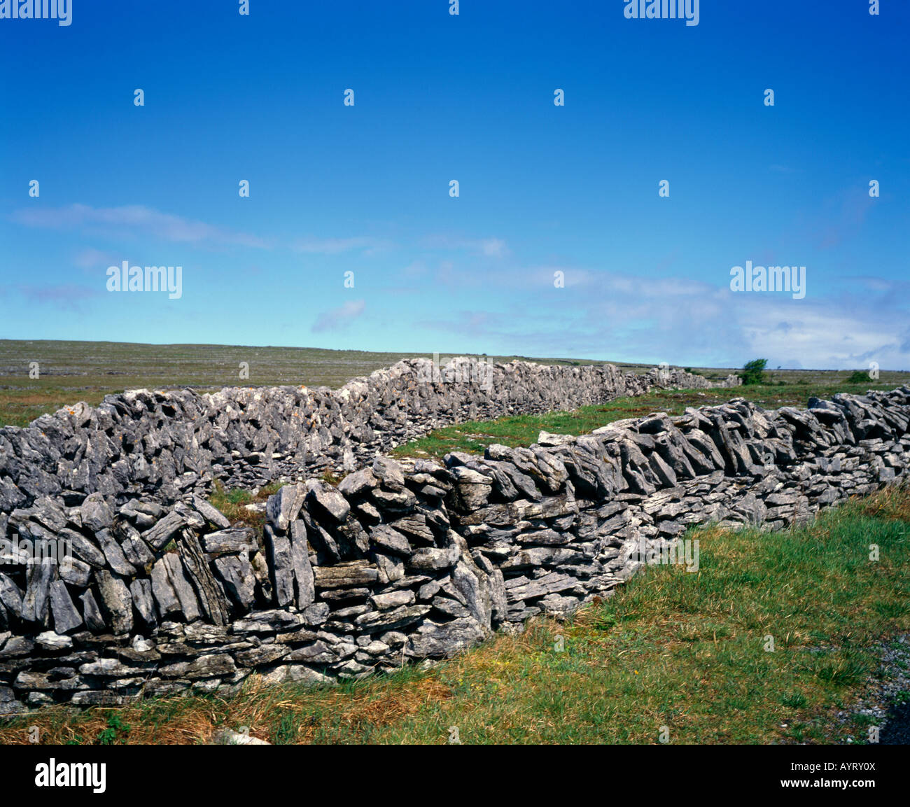 dry stone wall in west of ireland Stock Photo - Alamy