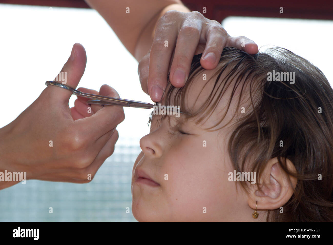 Child getting a haircut Stock Photo - Alamy