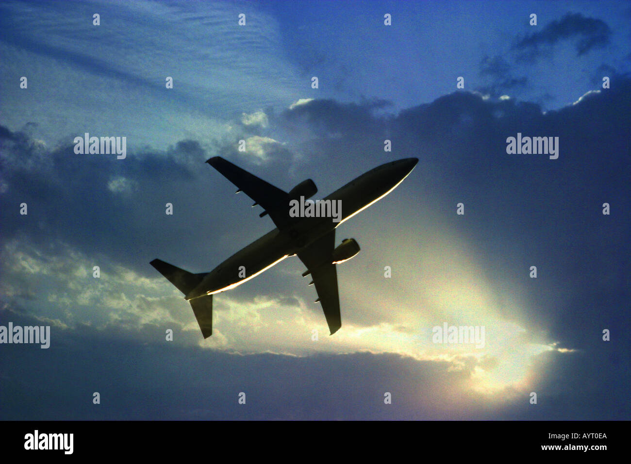 Airplane in flight Stock Photo - Alamy