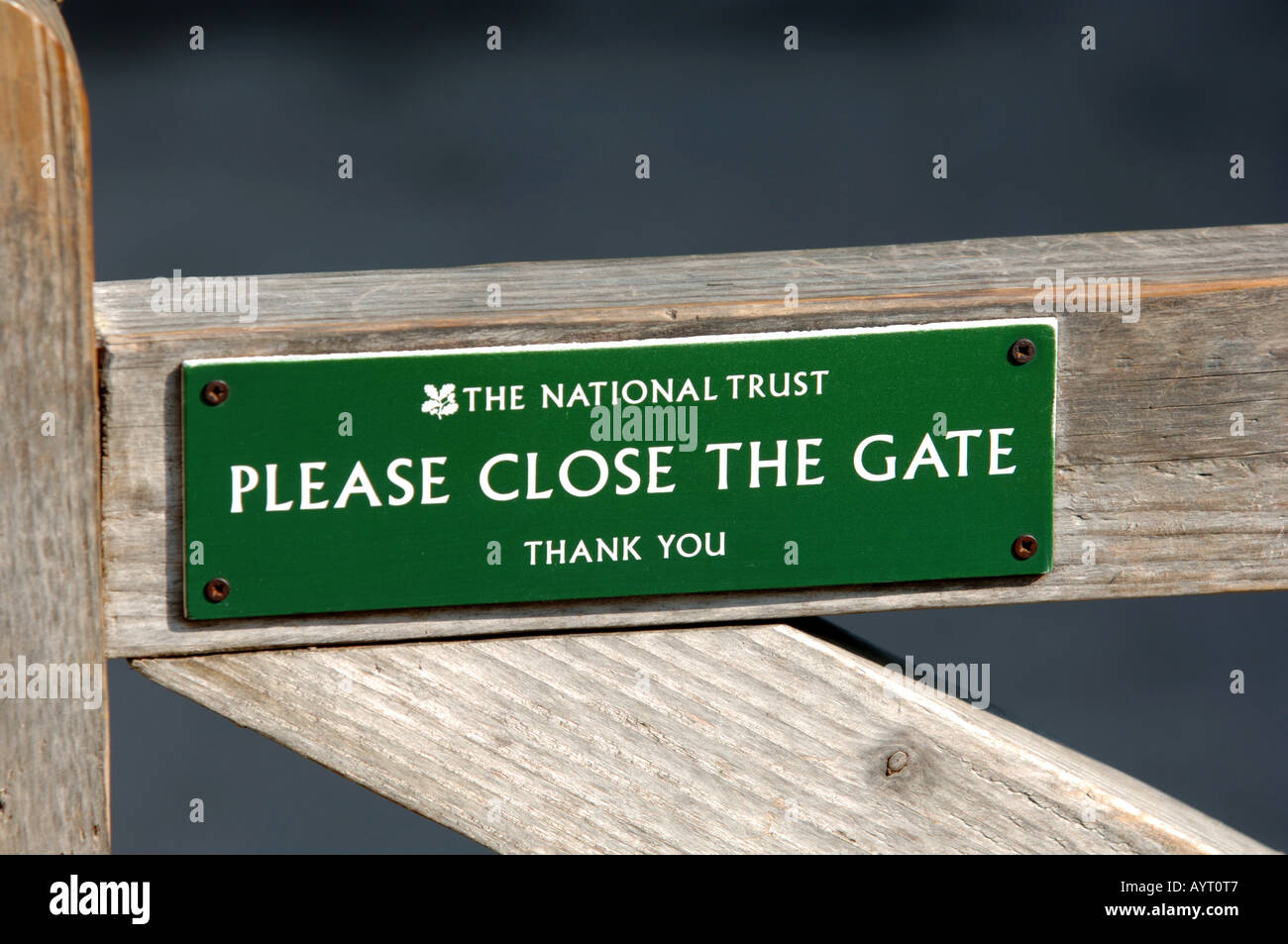 Please close the gate sign, Britain, UK Stock Photo - Alamy