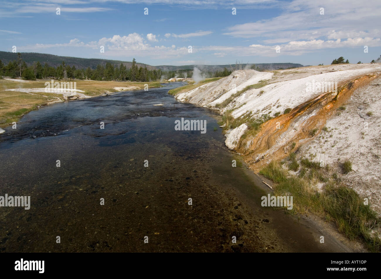 Yellowstone geothermie hi-res stock photography and images - Alamy