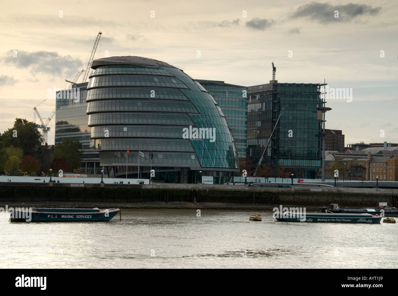 Greater London Authority City Hall (2002), near Tower Bridge, London ...