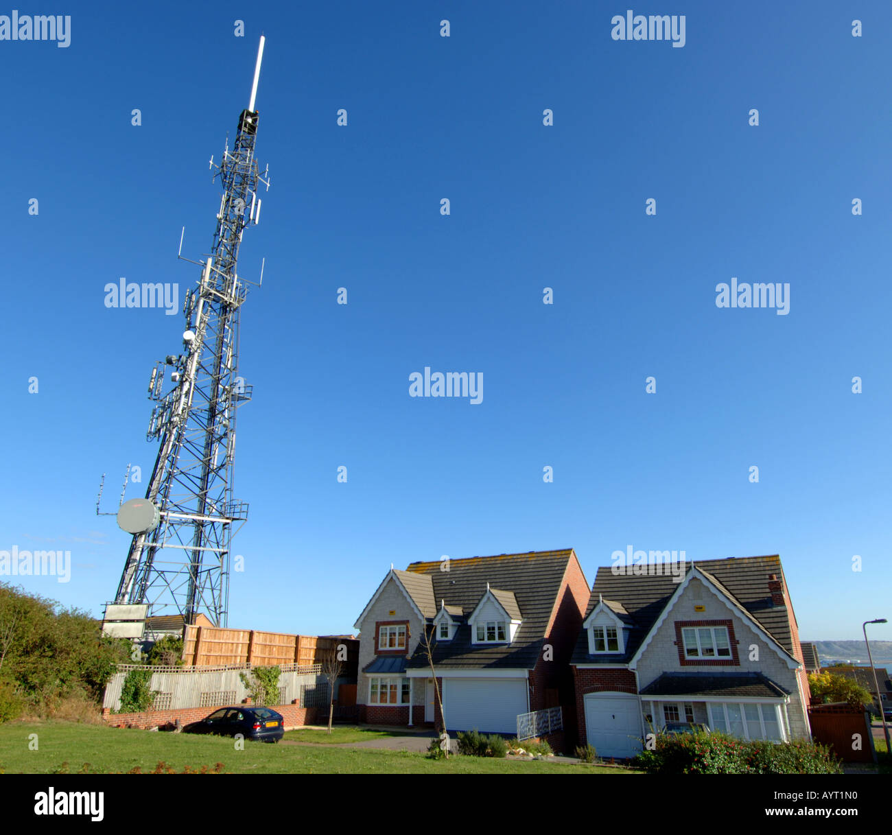 Cellular antennae close residential houses hi-res stock photography and ...