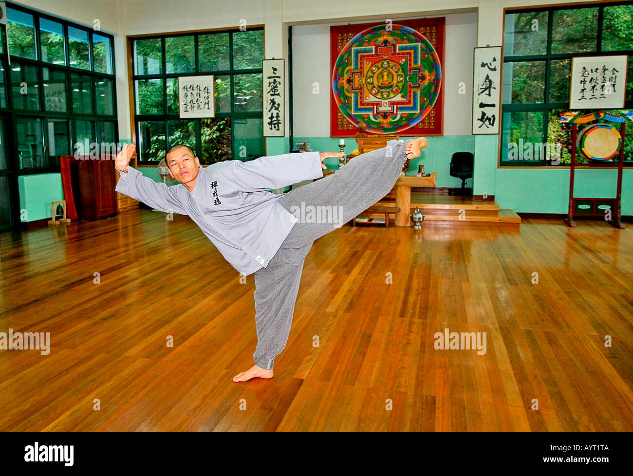 Sunmudo training at Golgul Buddhist Temple in Korea Stock Photo - Alamy