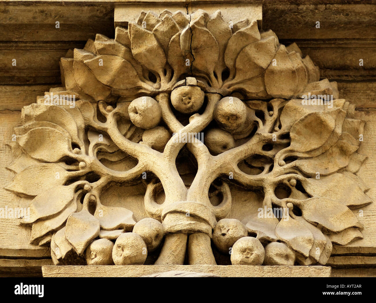 Ornate stonework hi-res stock photography and images - Alamy