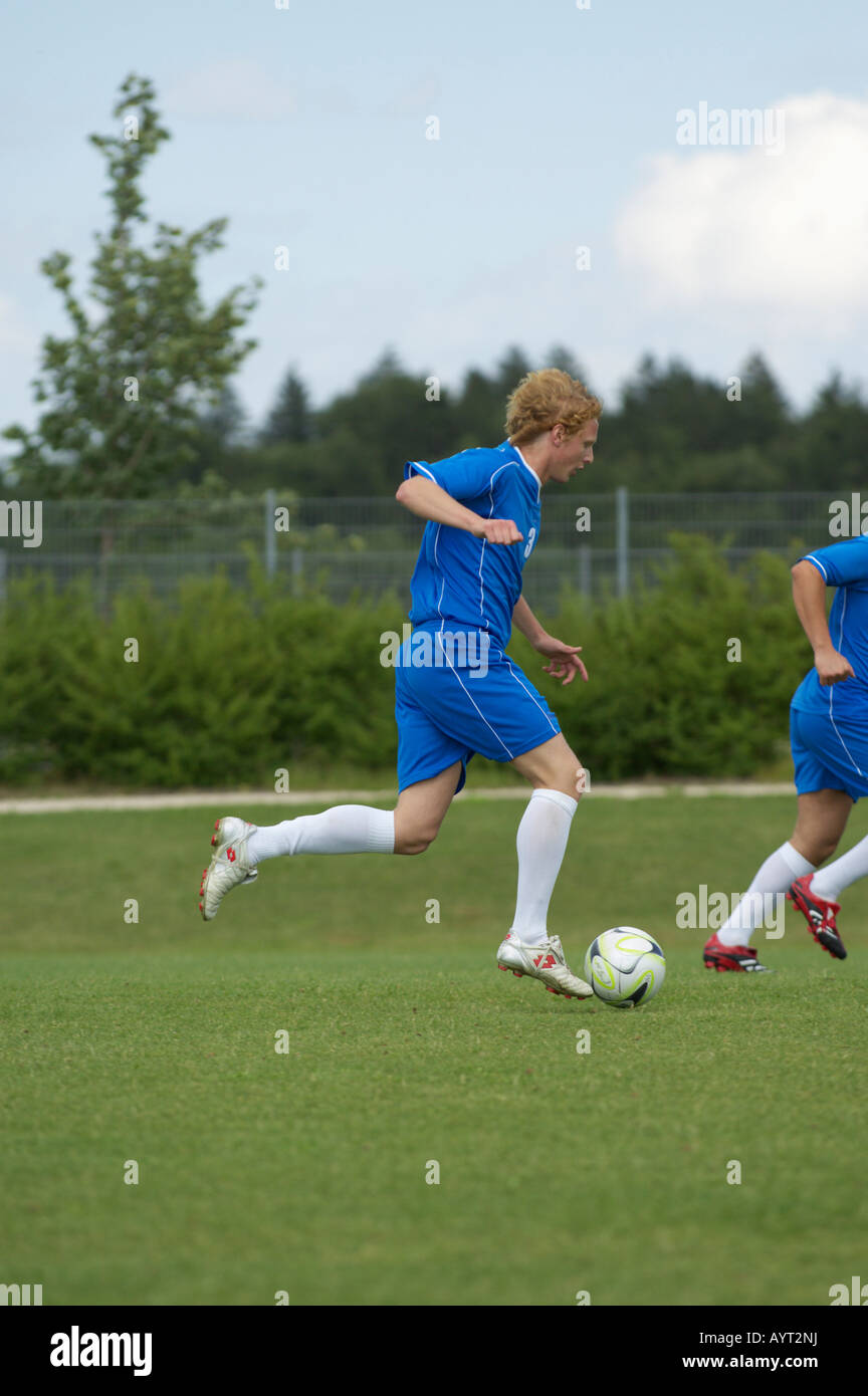 Soccer players running on grass hi-res stock photography and images - Alamy