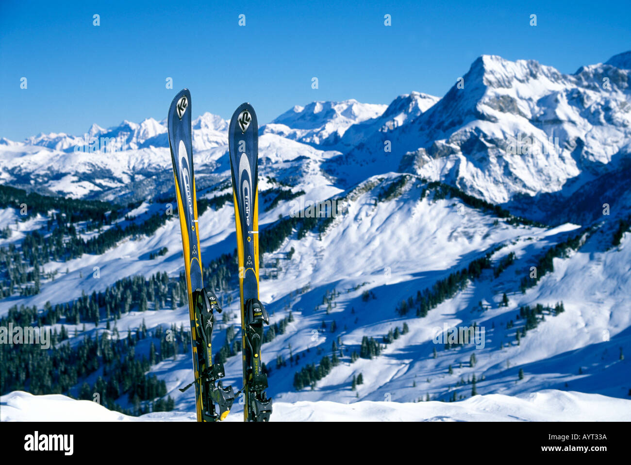 Pair skis stuck in snow hi-res stock photography and images - Alamy