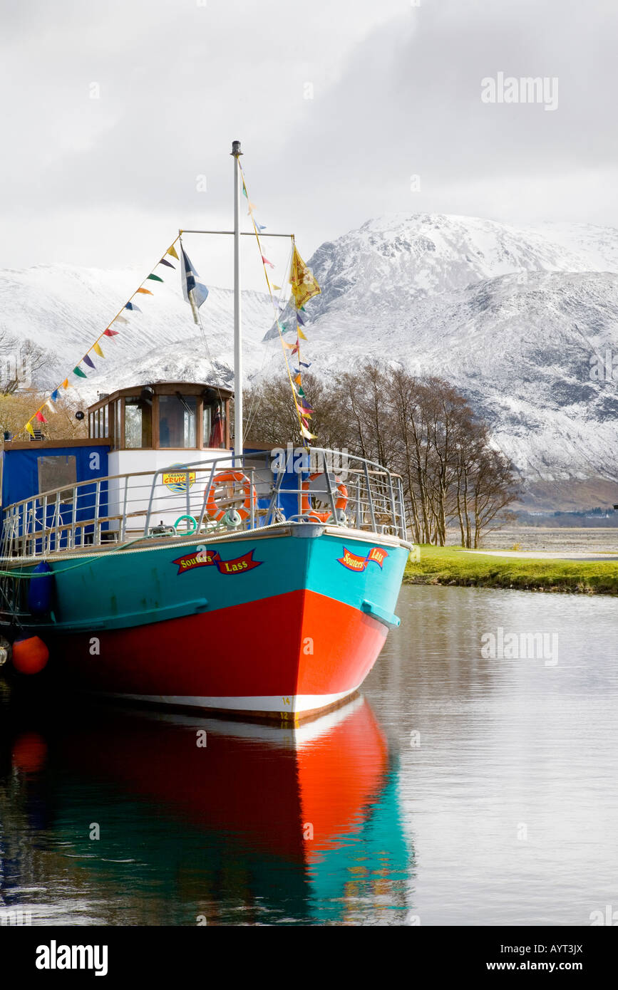 Red Boat mooring in Corpach Sea Loch & Ben Nevis, Scotland uk Stock ...