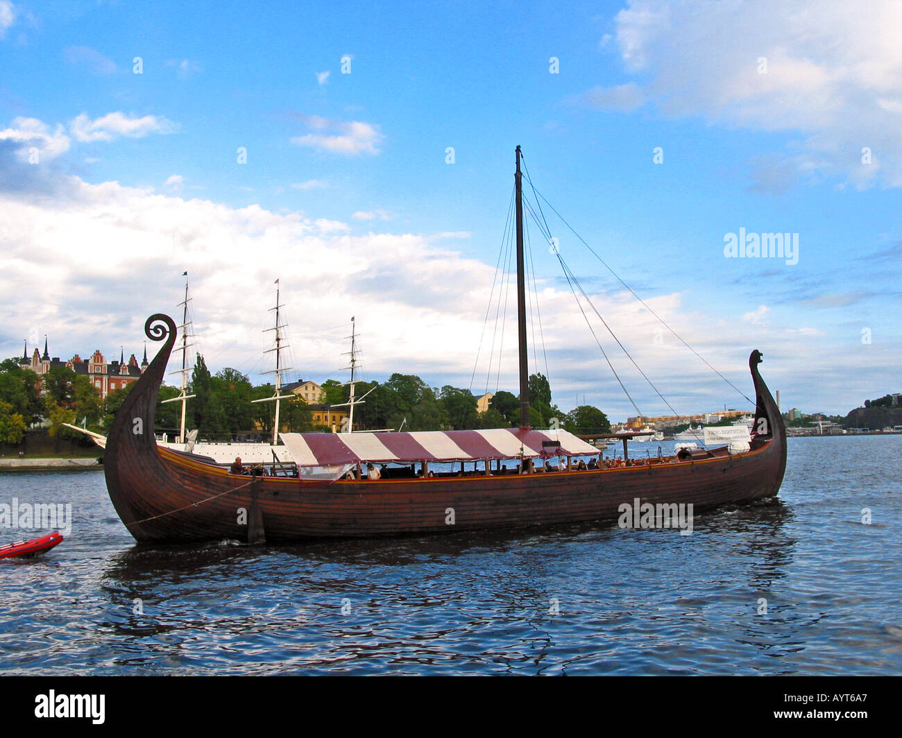 Wikinger ship Stock Photo - Alamy