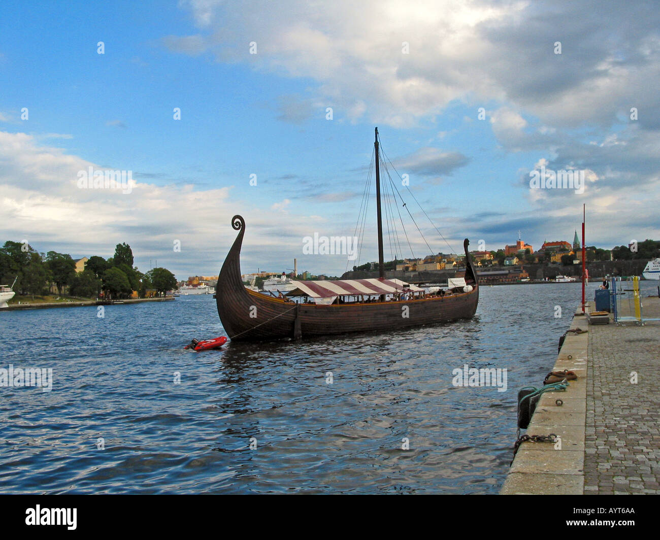 Wikinger ship Stock Photo - Alamy