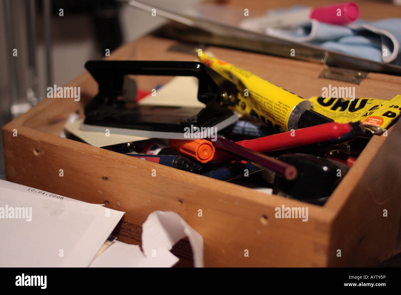 Messy mess desktop hi-res stock photography and images - Alamy