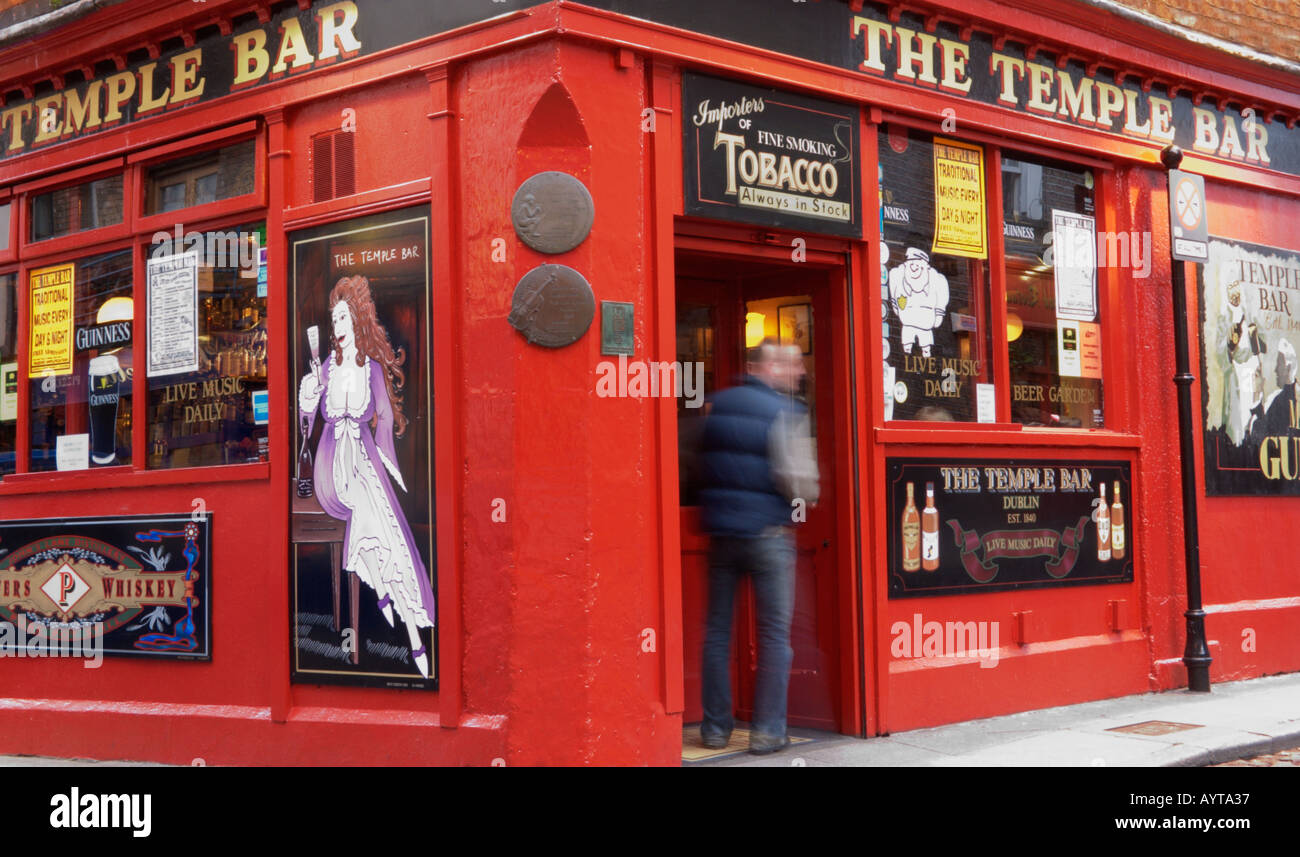 Dublins temple bar district hi-res stock photography and images - Alamy