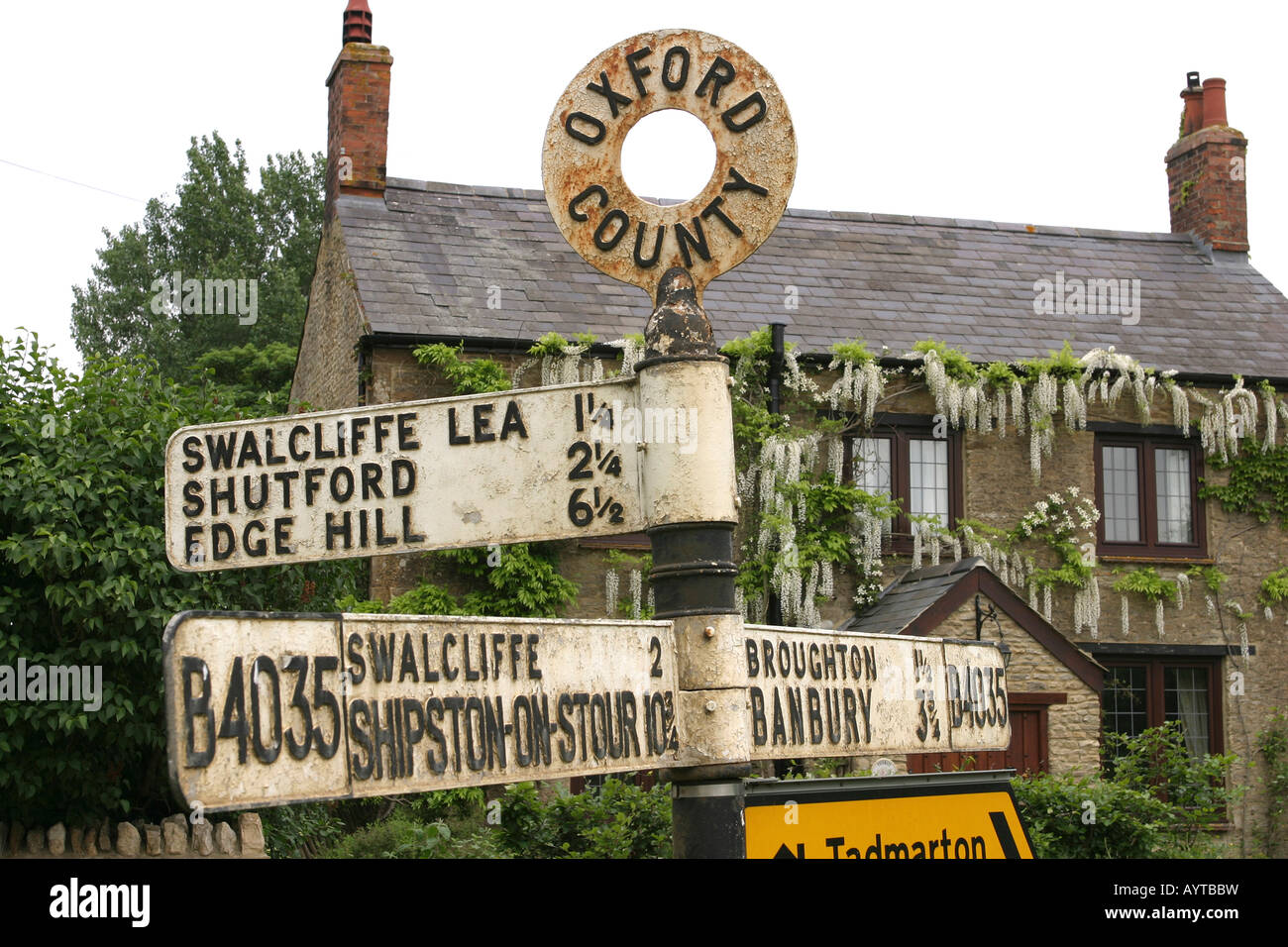 Old banbury sign hi-res stock photography and images - Alamy