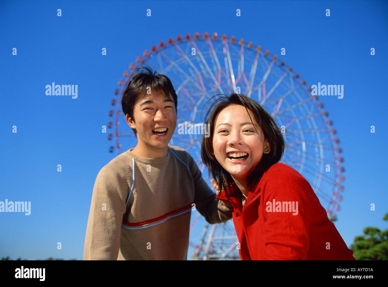Two women in ferris wheel hi-res stock photography and images - Alamy