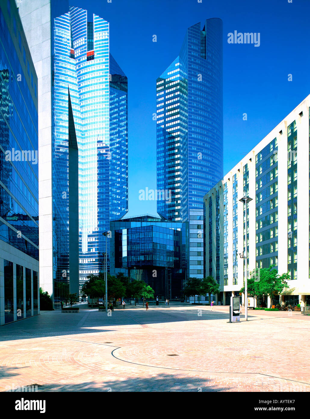 The front courtyard of a plaza of high rise buildings Stock Photo - Alamy