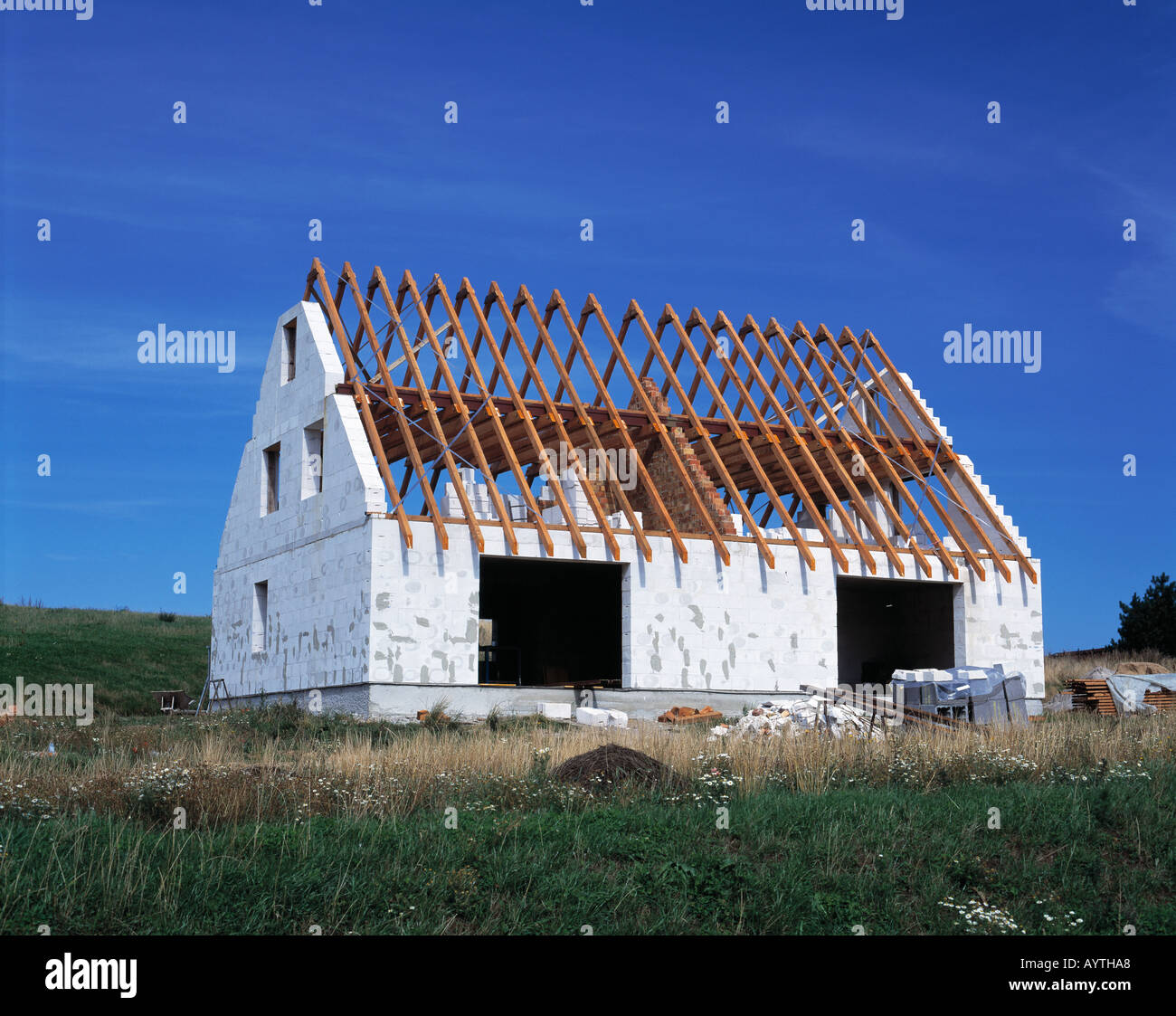 site, one-family house, outside finish, roof timbering Stock Photo - Alamy