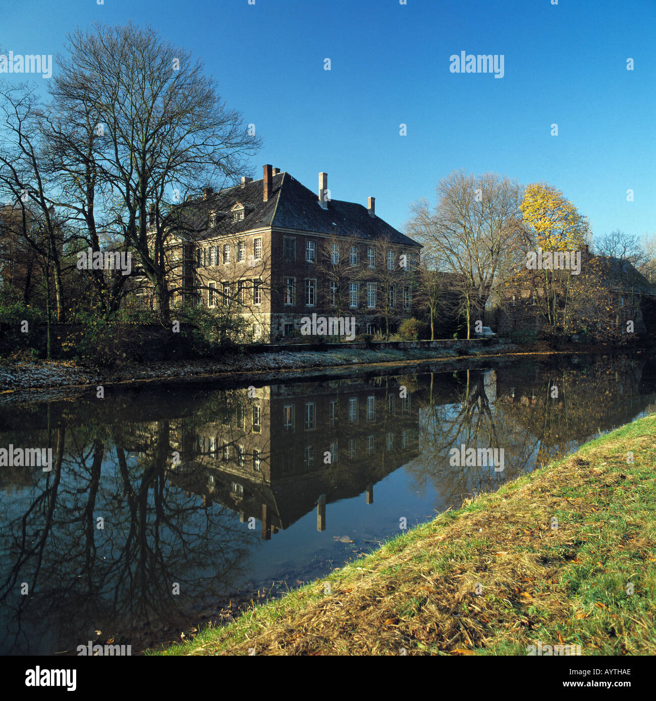 Wasserschloss, Wersepromenade, Flusslandschaft, Schloss spiegelt sich ...