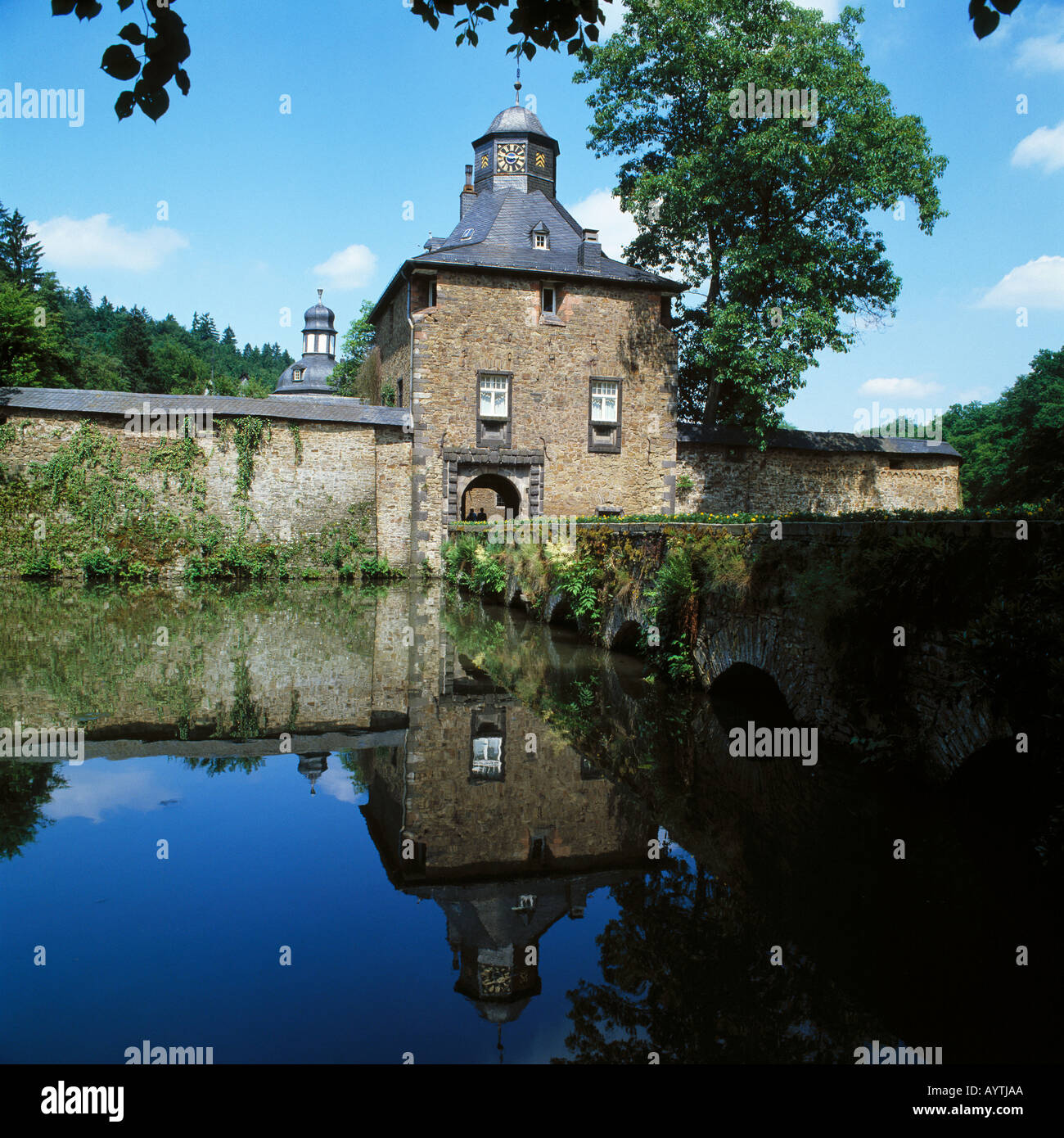 Moated castle crottorf hi-res stock photography and images - Alamy