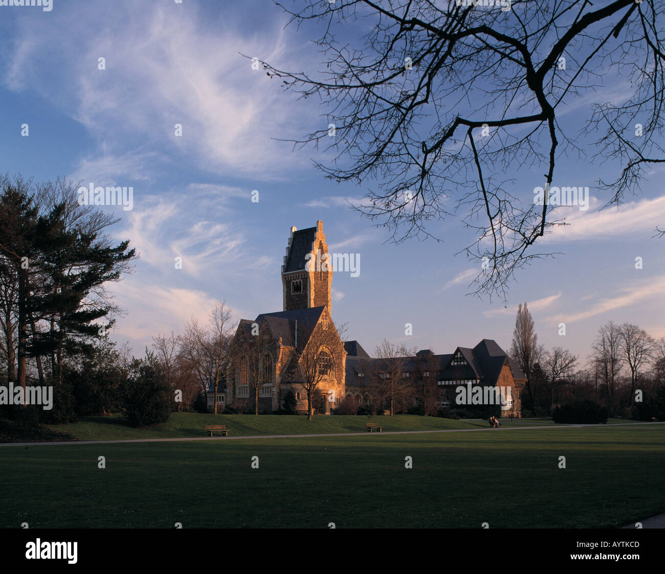 Friedhofskapelle auf dem Suedfriedhof in Duesseldorf-Volmerswerth ...
