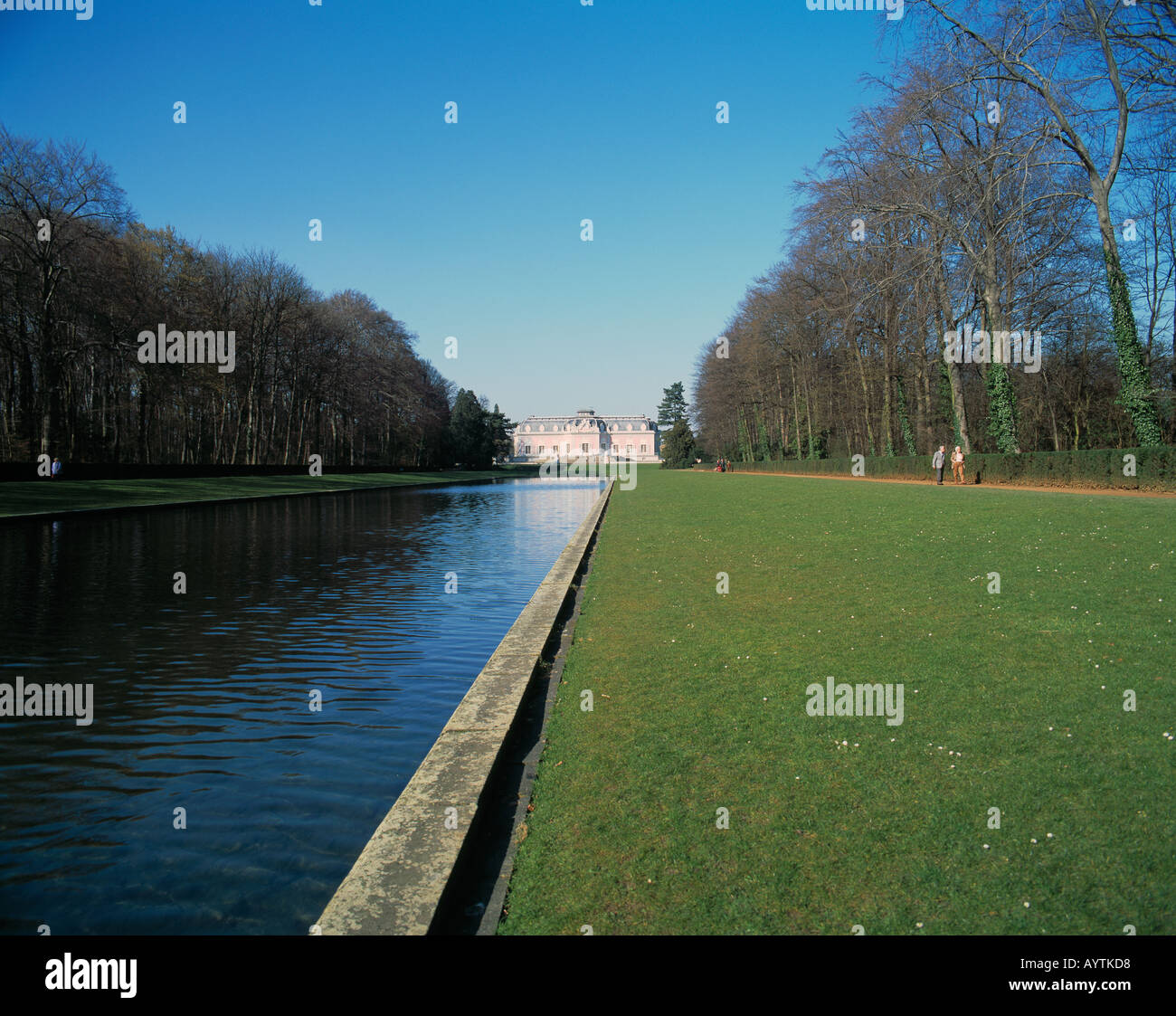 Schlosspark von Schloss Benrath im Vorfruehling, Duesseldorf-Benrath ...