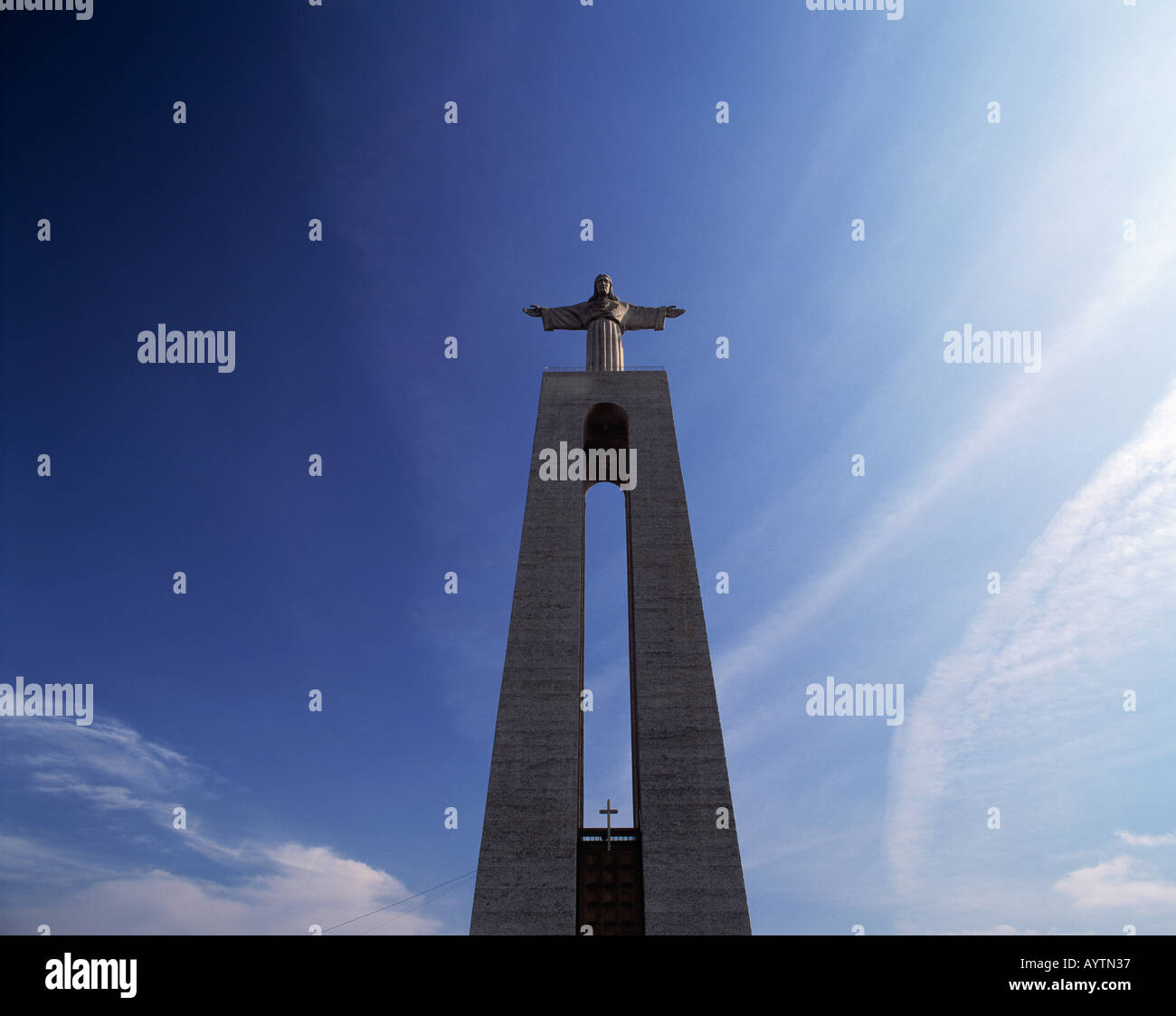 Christus-Statue Cristo Rei in Lissabon Stock Photo - Alamy
