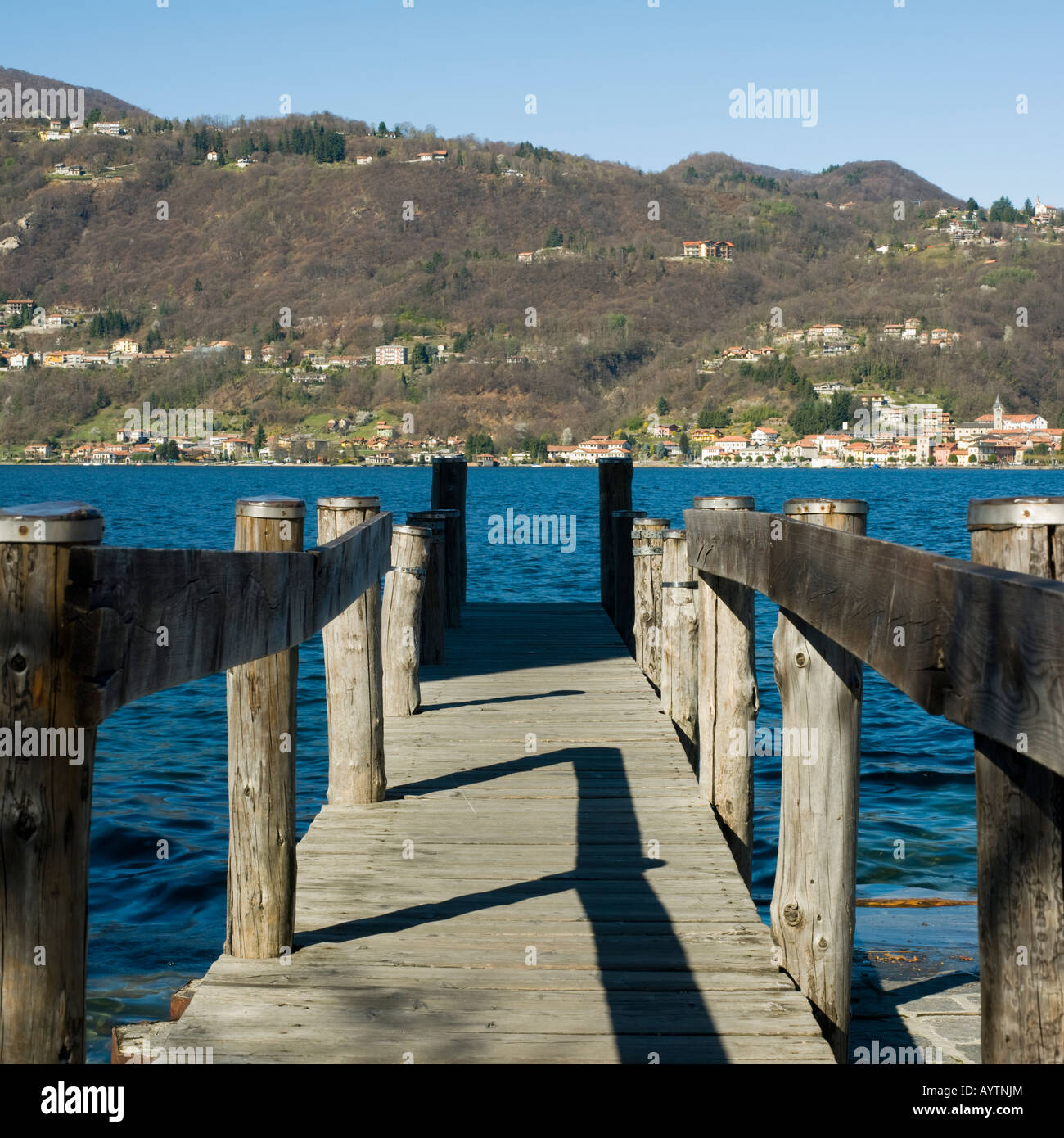 Floating dock lake hi-res stock photography and images - Alamy