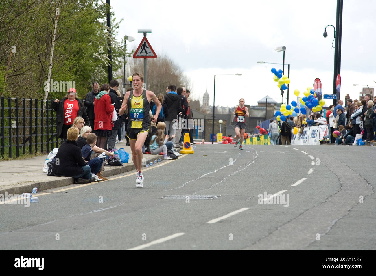 Race london marathon 2008 mudchute hi-res stock photography and images ...