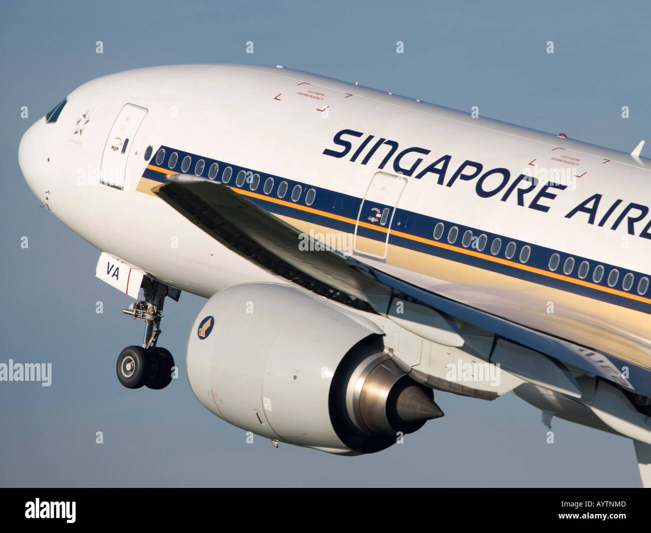 Sinapore Airlines Boeing 777 triple seven Stock Photo - Alamy