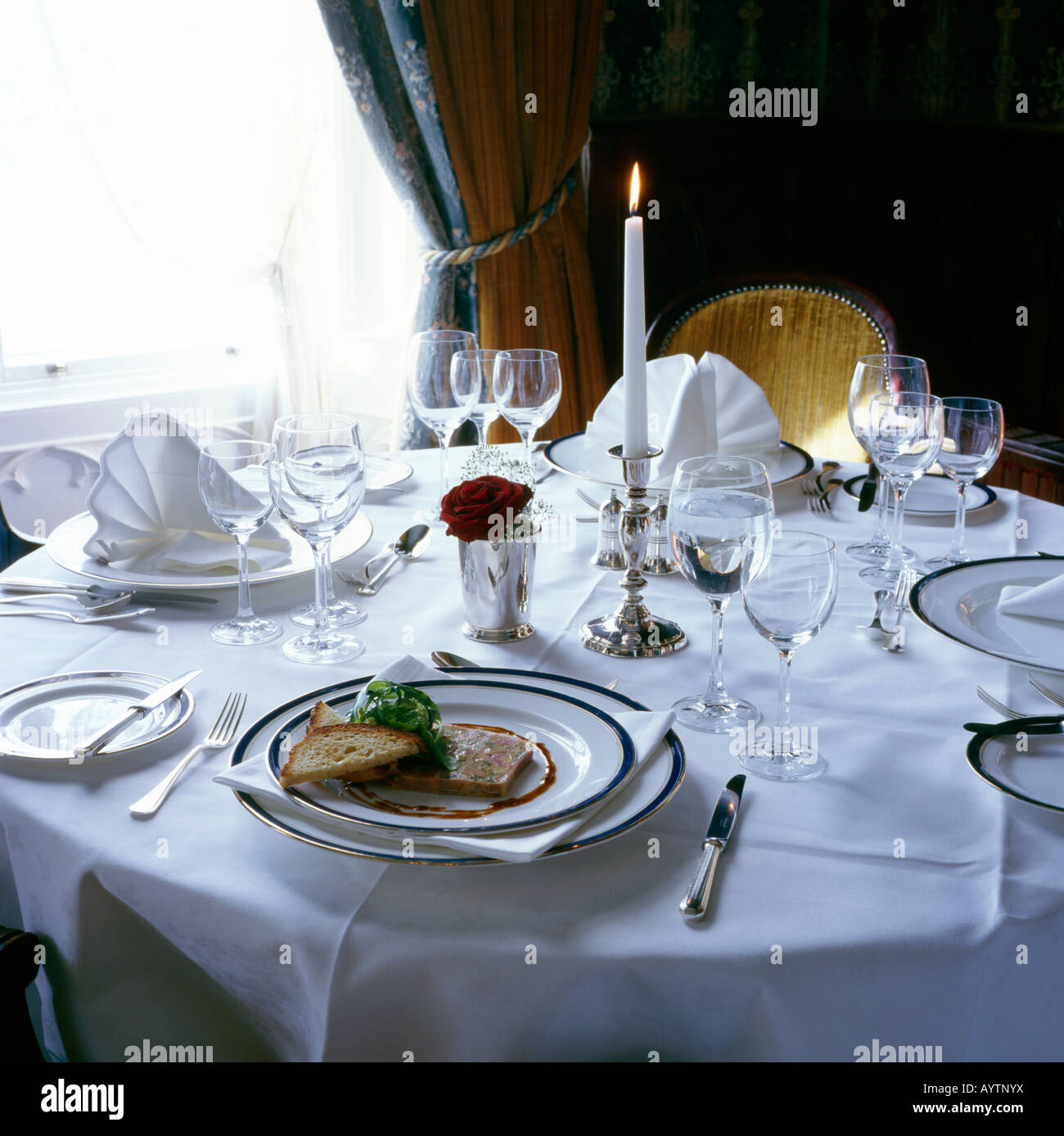 Candlelit romantic table hi-res stock photography and images - Alamy