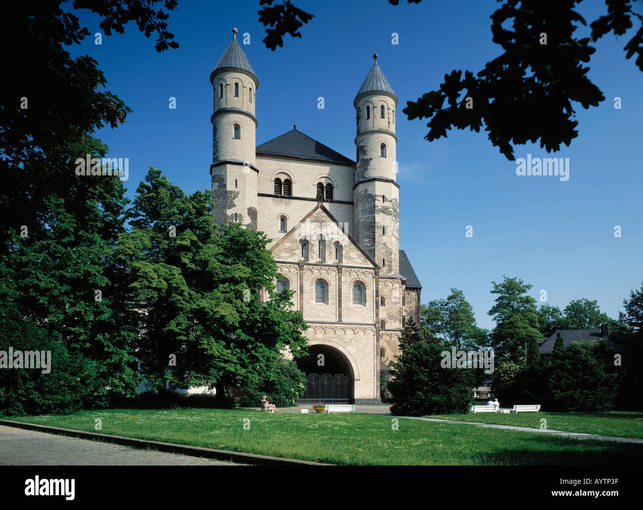 romanische Kirche St. Pantaleon in Koeln, Rhein, Nordrhein-Westfalen ...