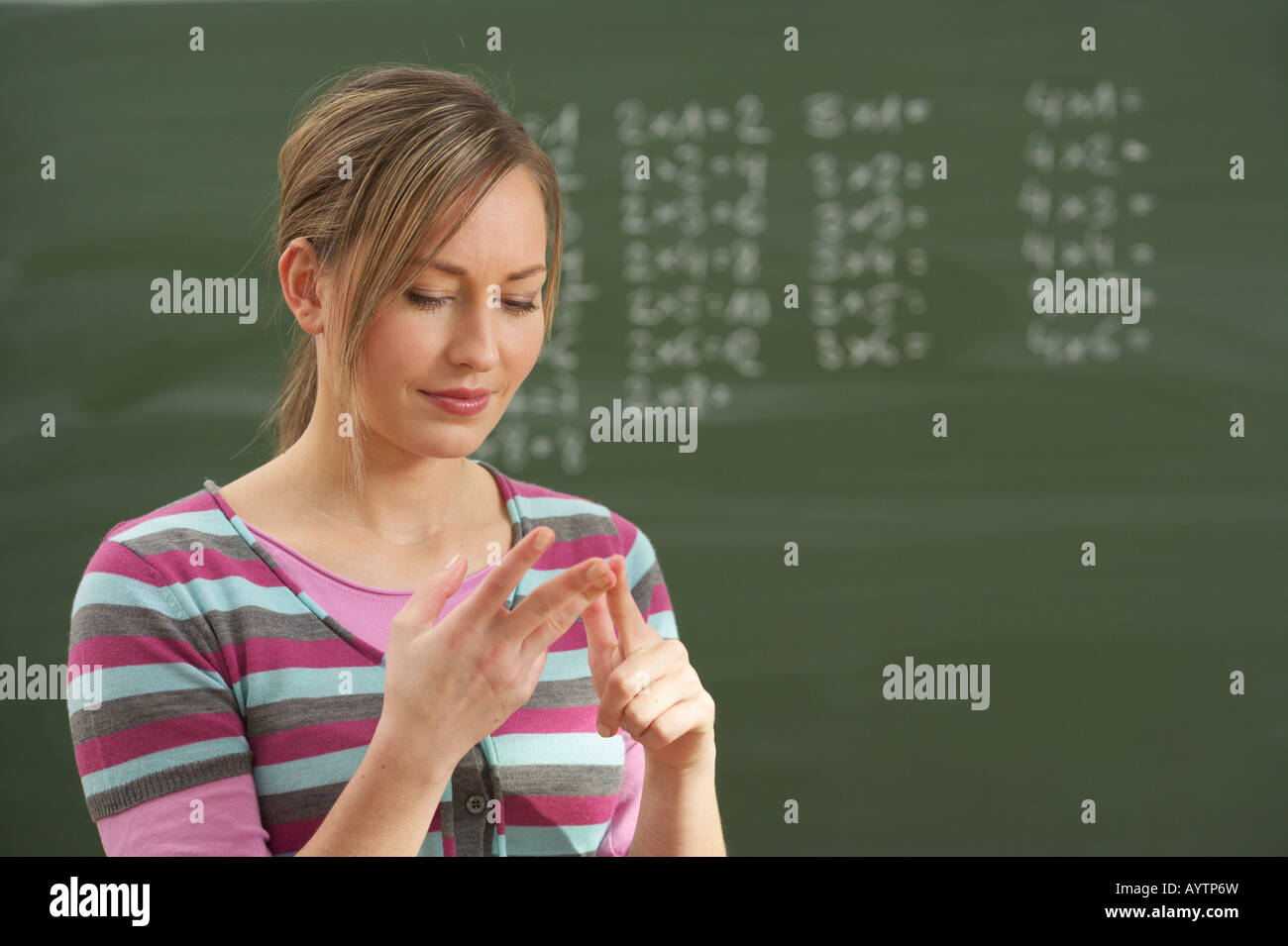 Counting fingers classroom hi-res stock photography and images - Alamy