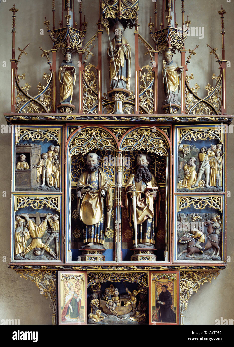 geschnitzter Altar zu Ehren Peter und Paul in der Muensterkirche in ...