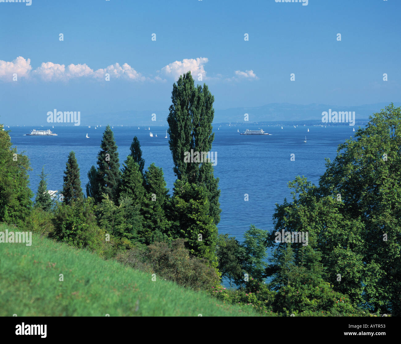 Bodenseelandschaft panoramablick ueber den bodensee hi-res stock ...
