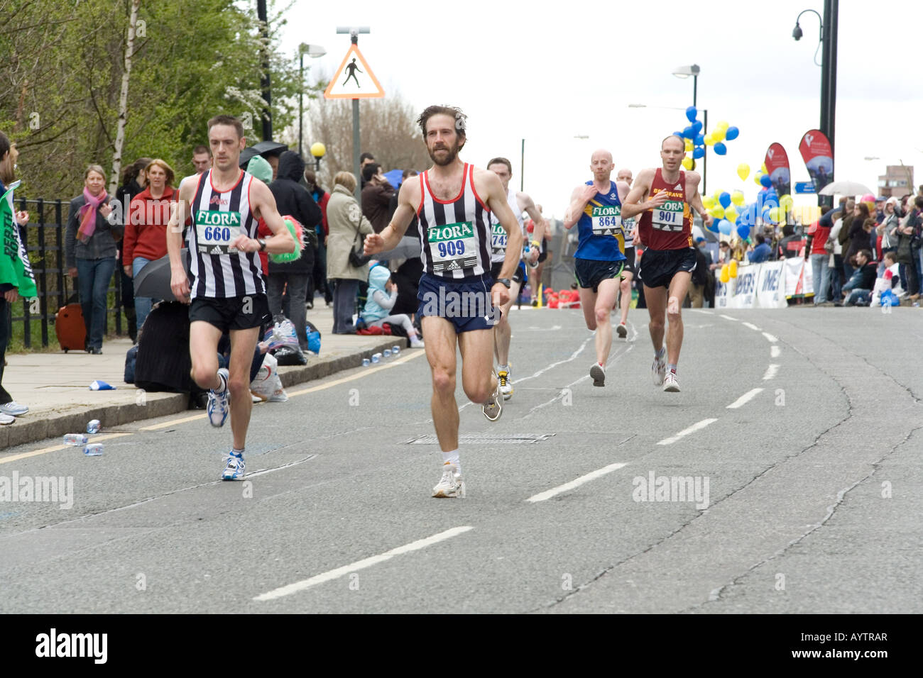 Race london marathon 2008 mudchute hi-res stock photography and images ...