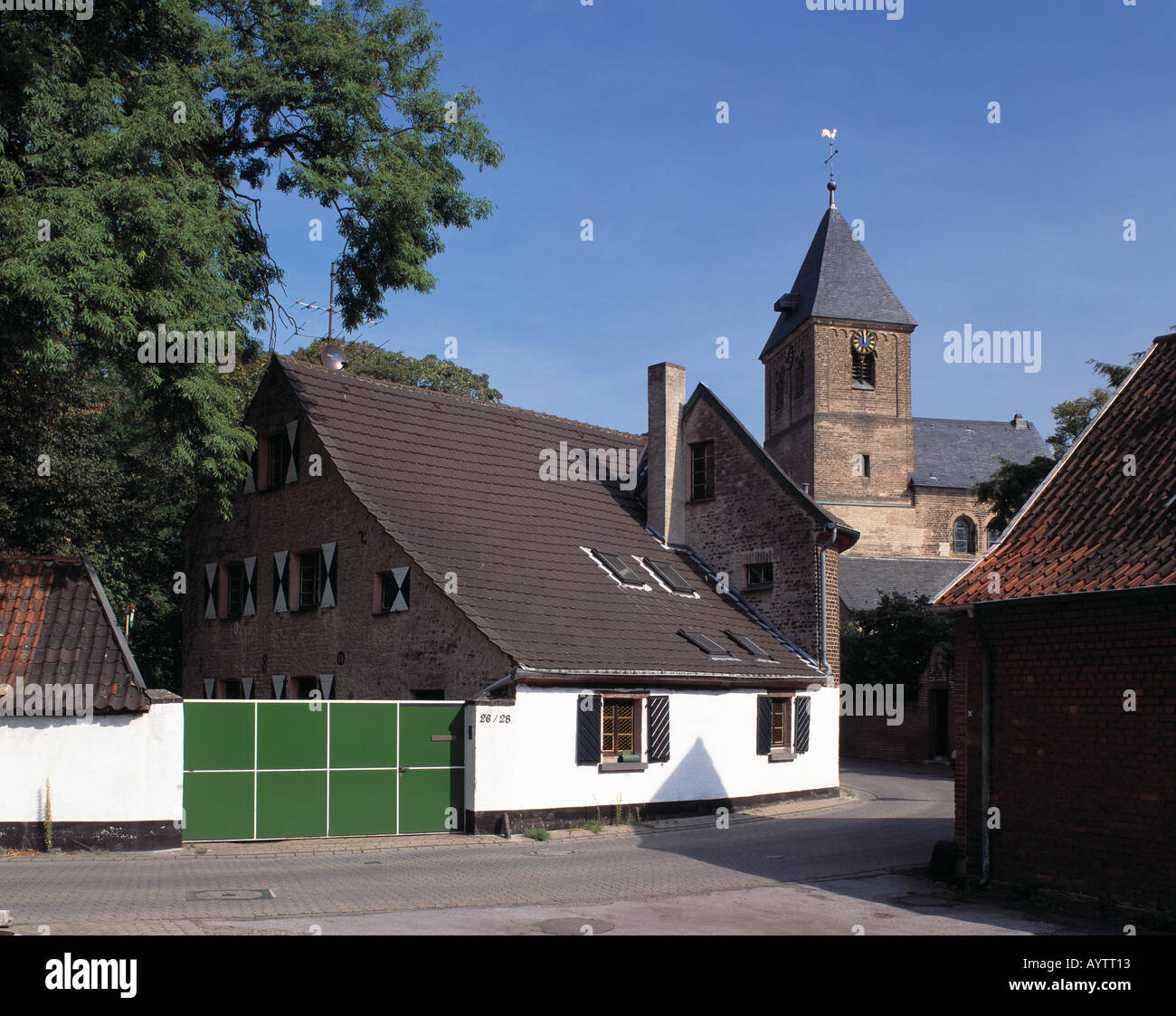 Stadtzentrum von Kalkum mit Kirche Sankt Lambertus, Duesseldorf-Kalkum ...
